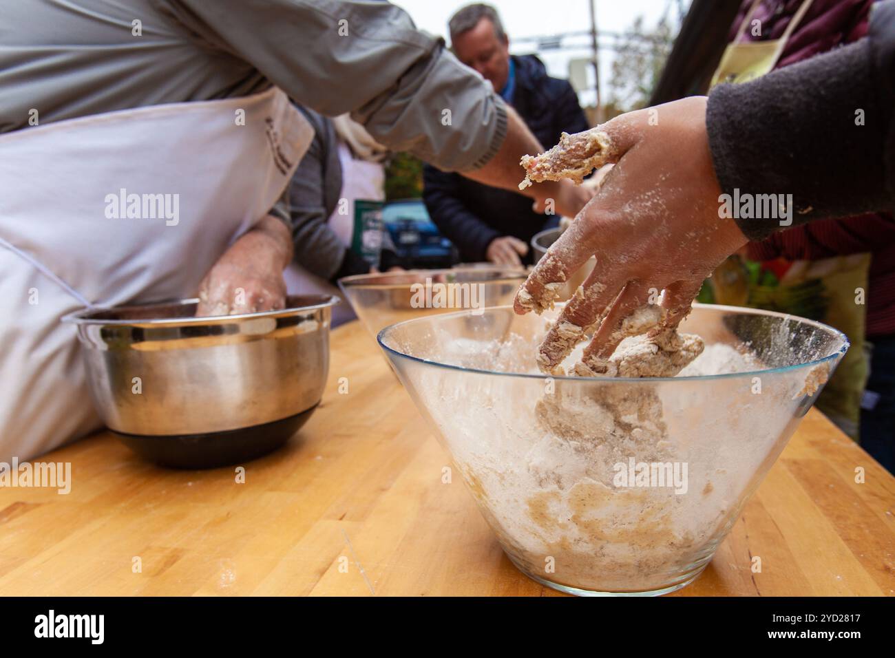 Bread making factory hi-res stock photography and images - Alamy