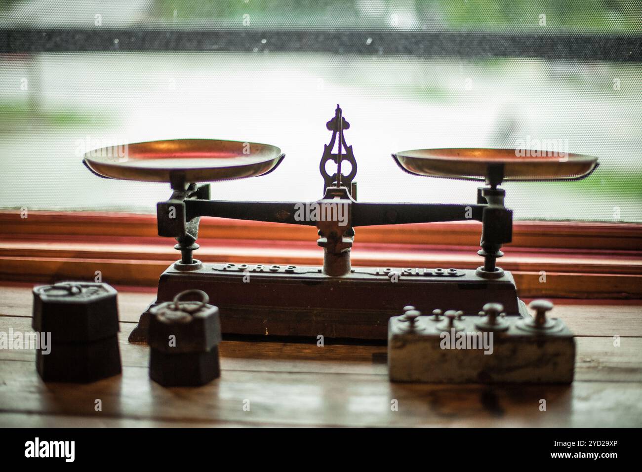 Old fashioned weighing balance Stock Photo - Alamy