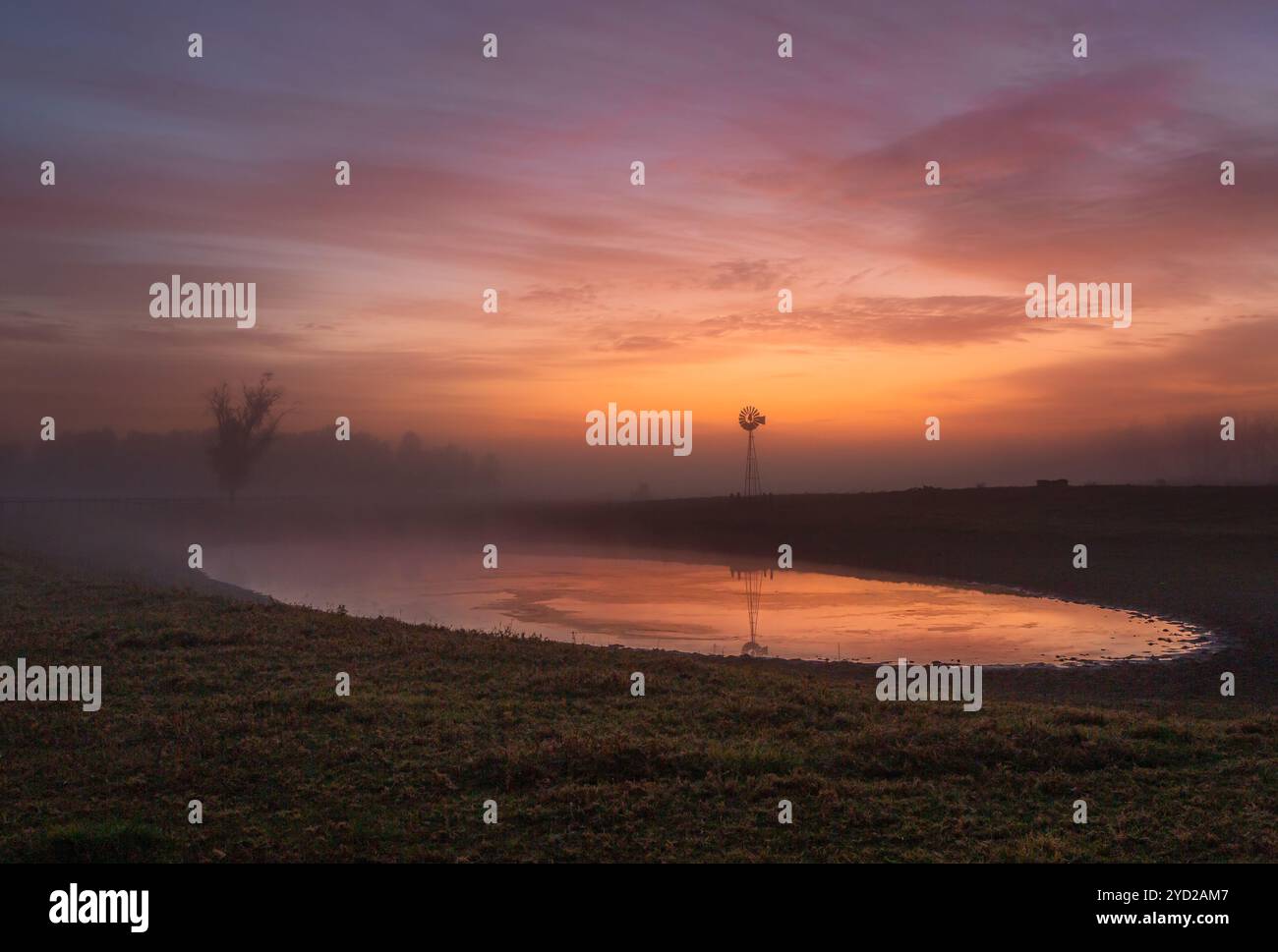 Light across sky hi-res stock photography and images - Alamy
