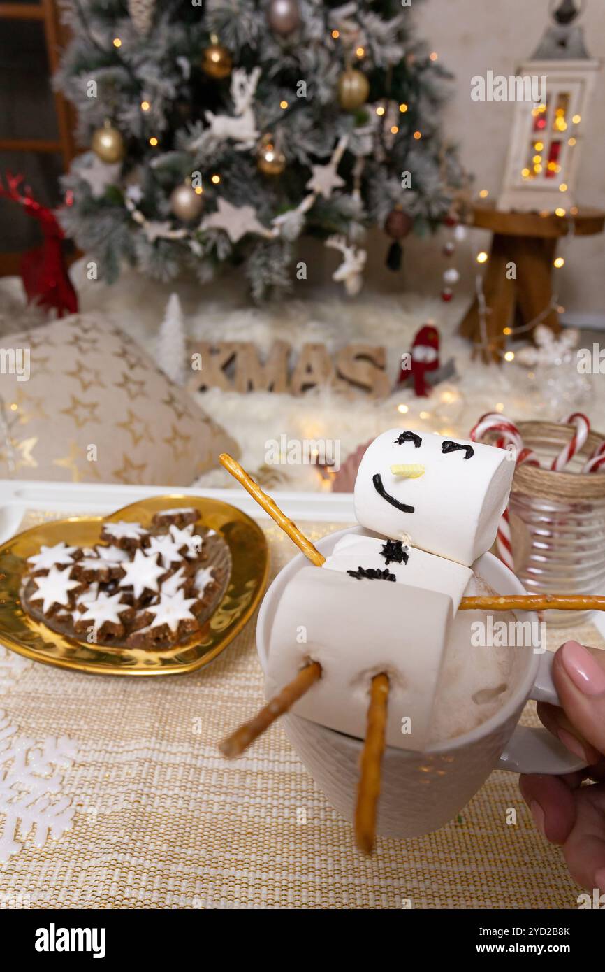 Marshmallow snowman float in hot chocolate at Christmas Stock Photo - Alamy