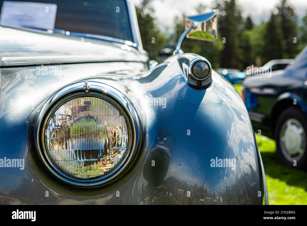 Old classic car front bumper hi-res stock photography and images - Alamy