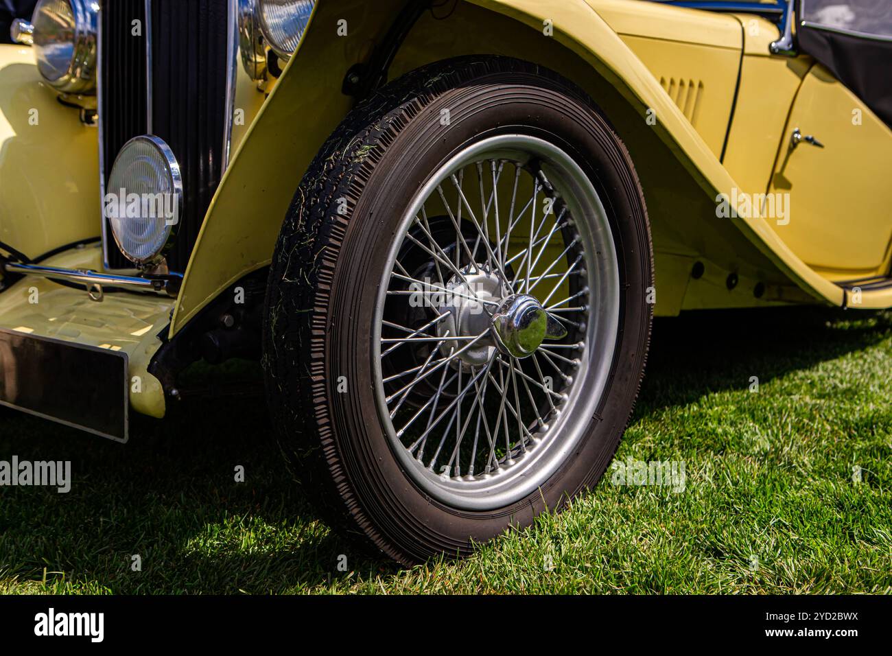Classic antique car vintage wire wheel Stock Photo - Alamy