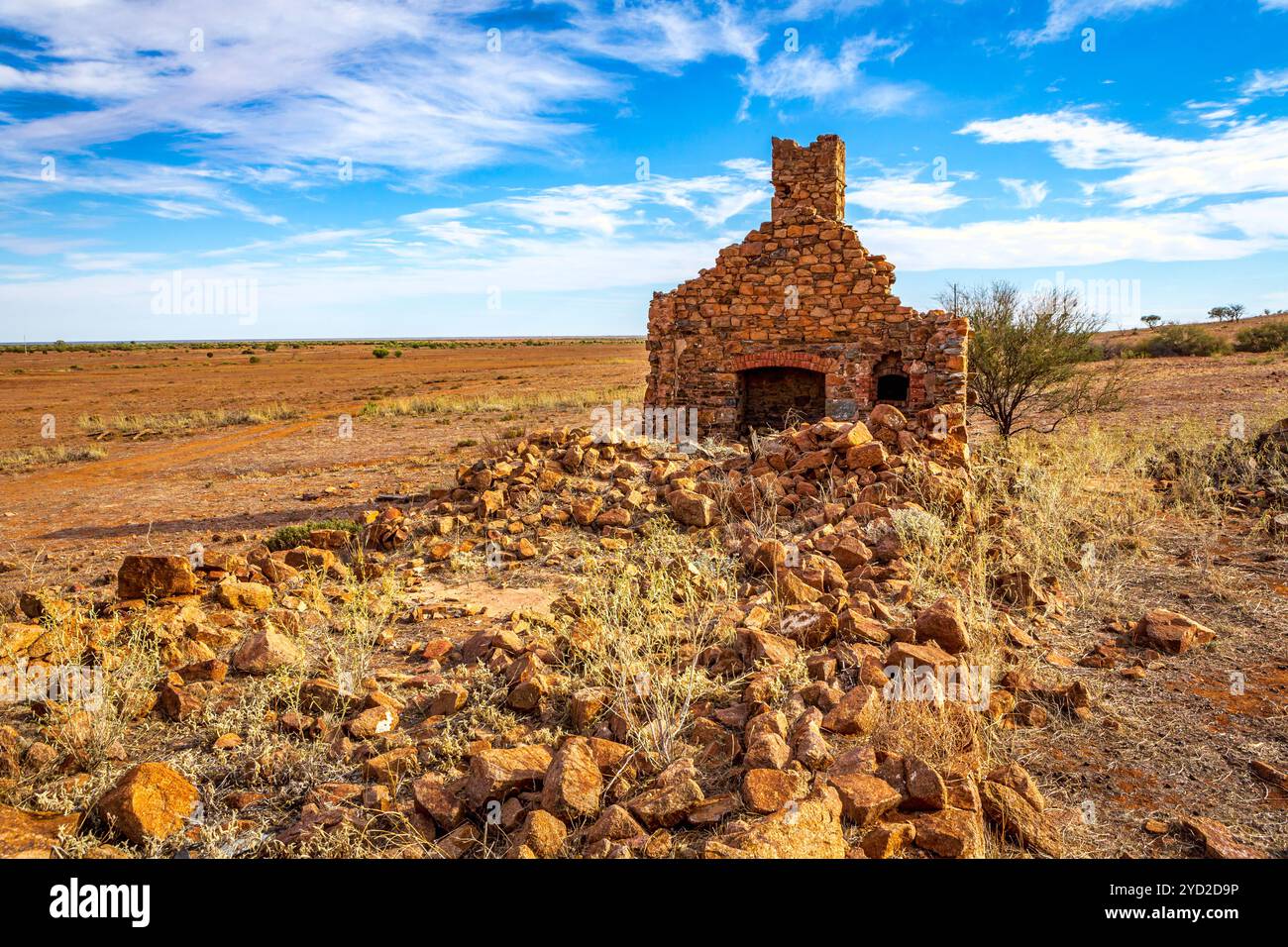 Rural Australia old stone farmhouse in ruins Stock Photo - Alamy