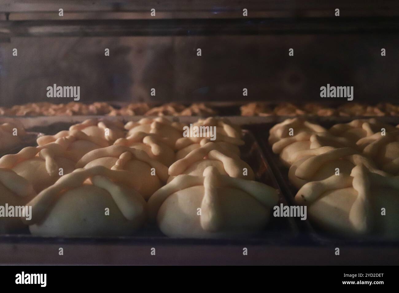 The Day of the Dead breads are seen during its elaboration, which have ...