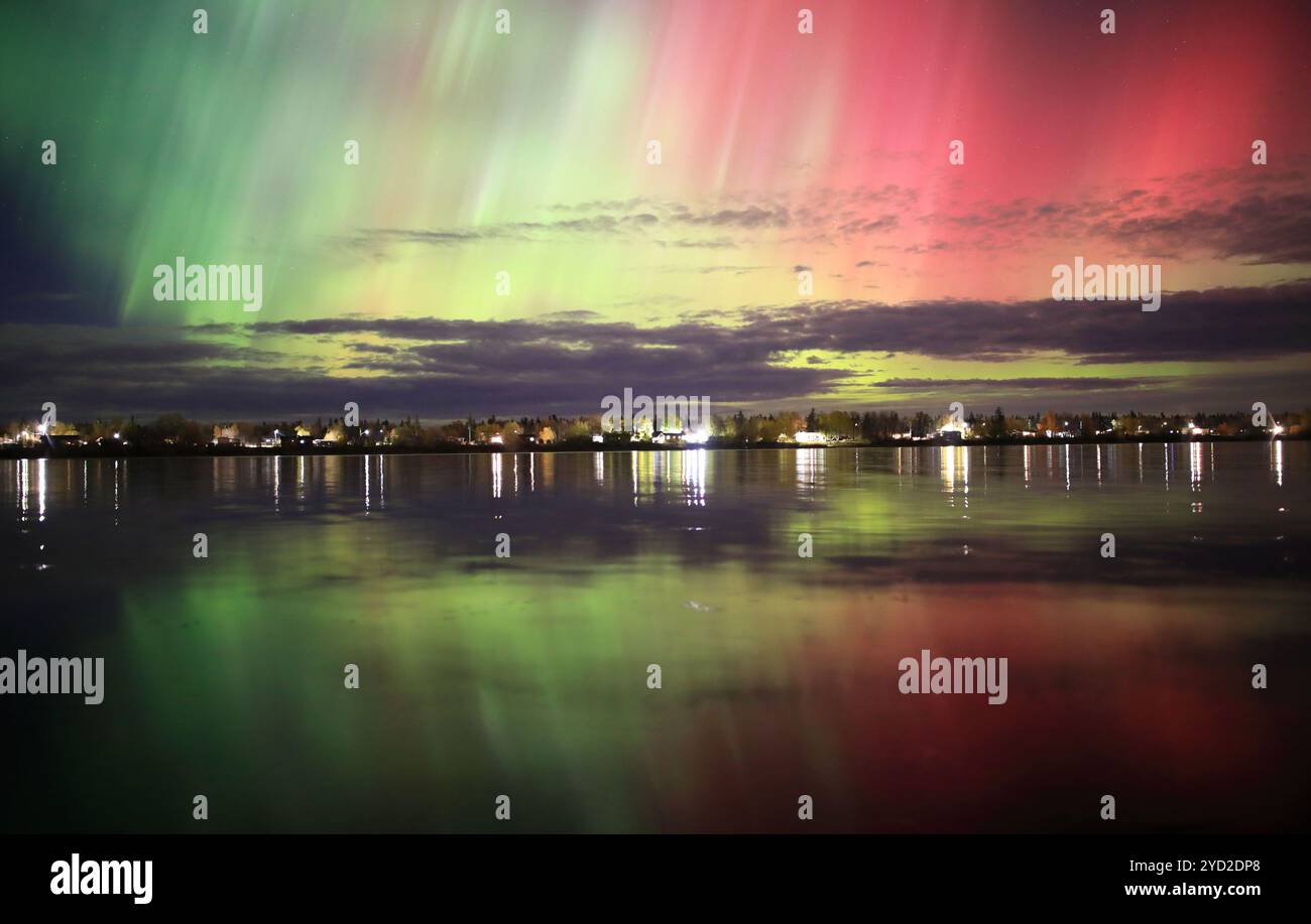 Northern light reflections Stock Photo - Alamy