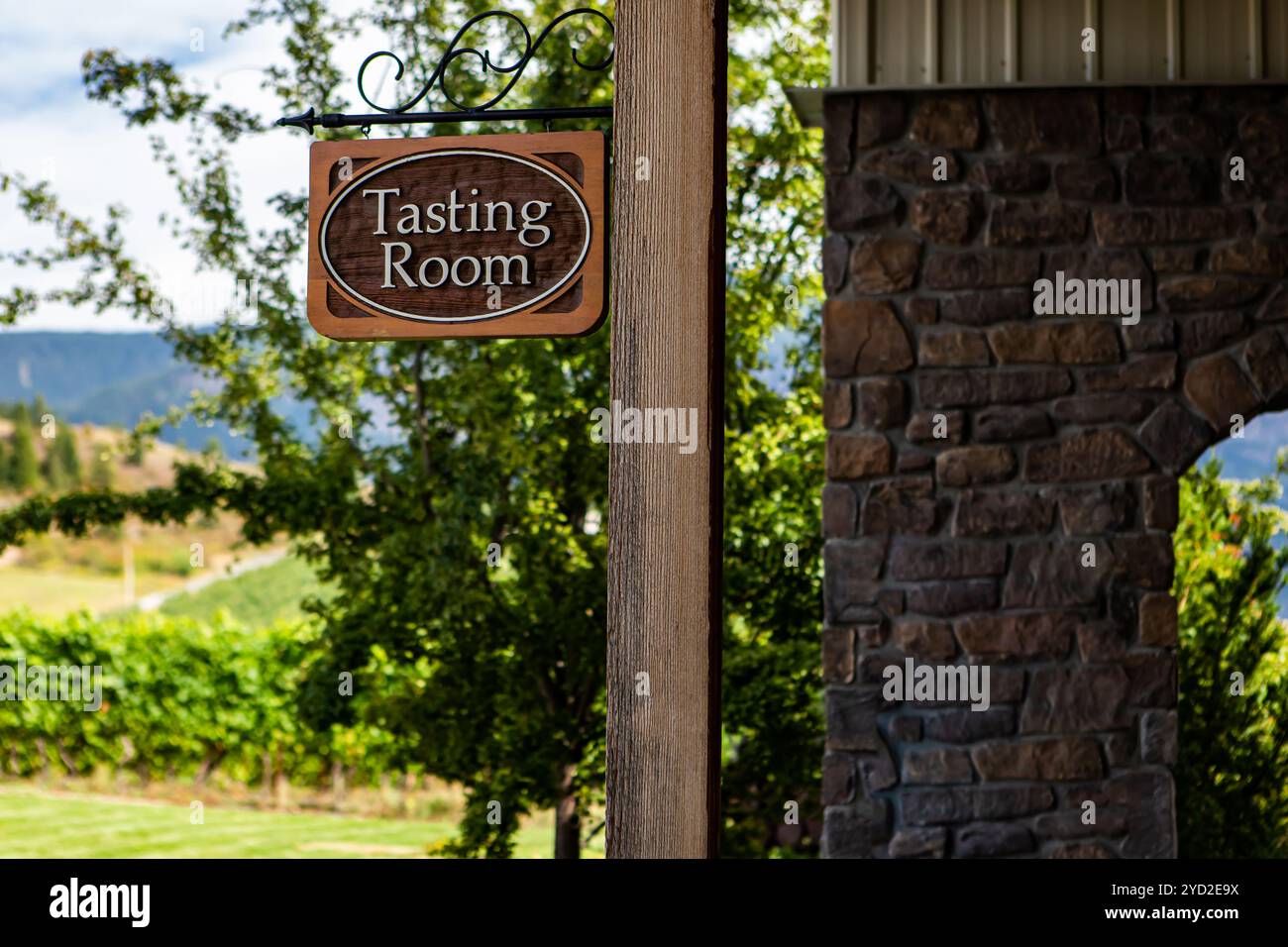 Tasting room wooden classic sign Stock Photo - Alamy
