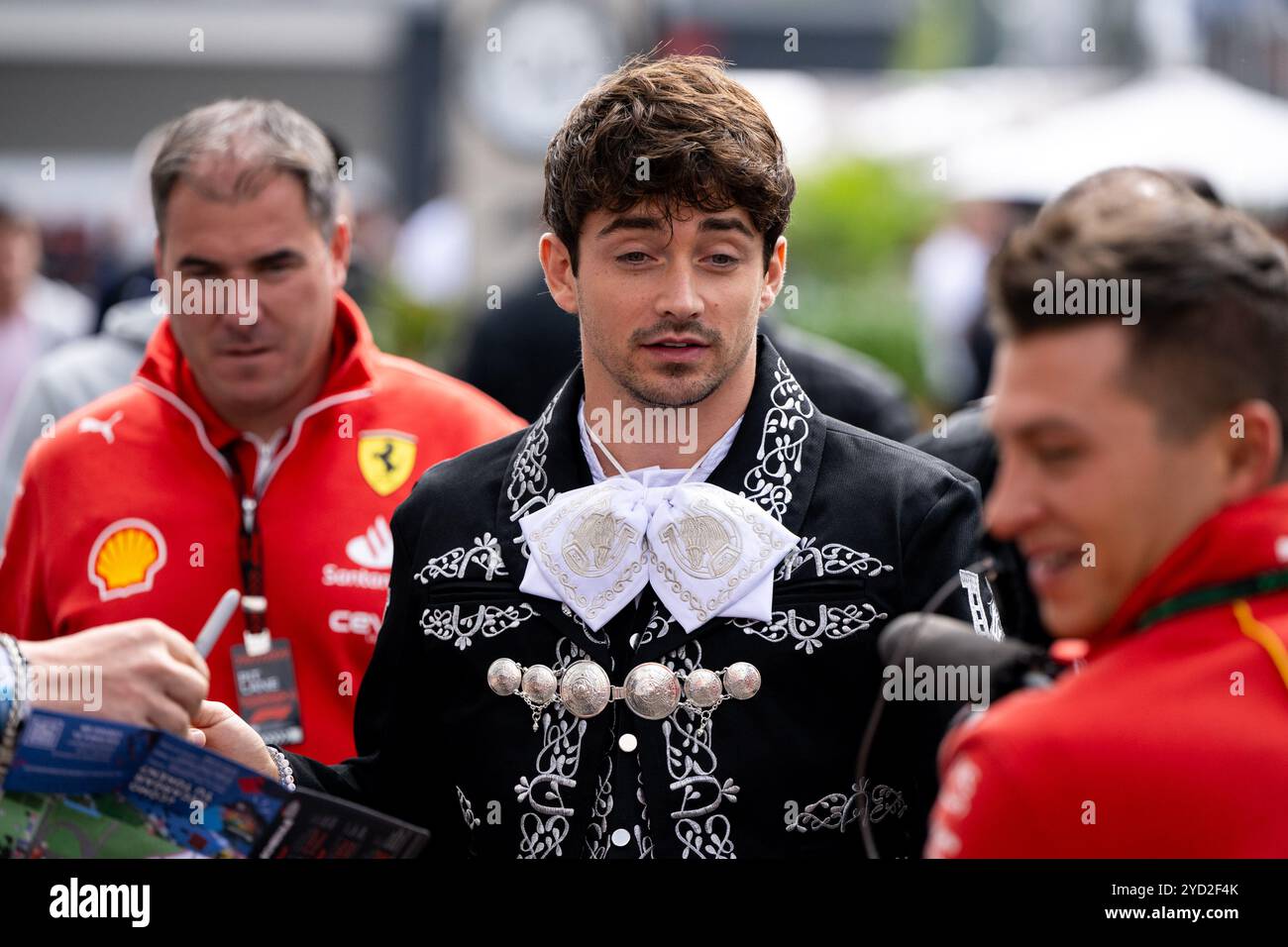 Charles Leclerc (Scuderia Ferrari HP, Monaco, #16) im El Mariachi Outfit, MEX, Formel 1 ...