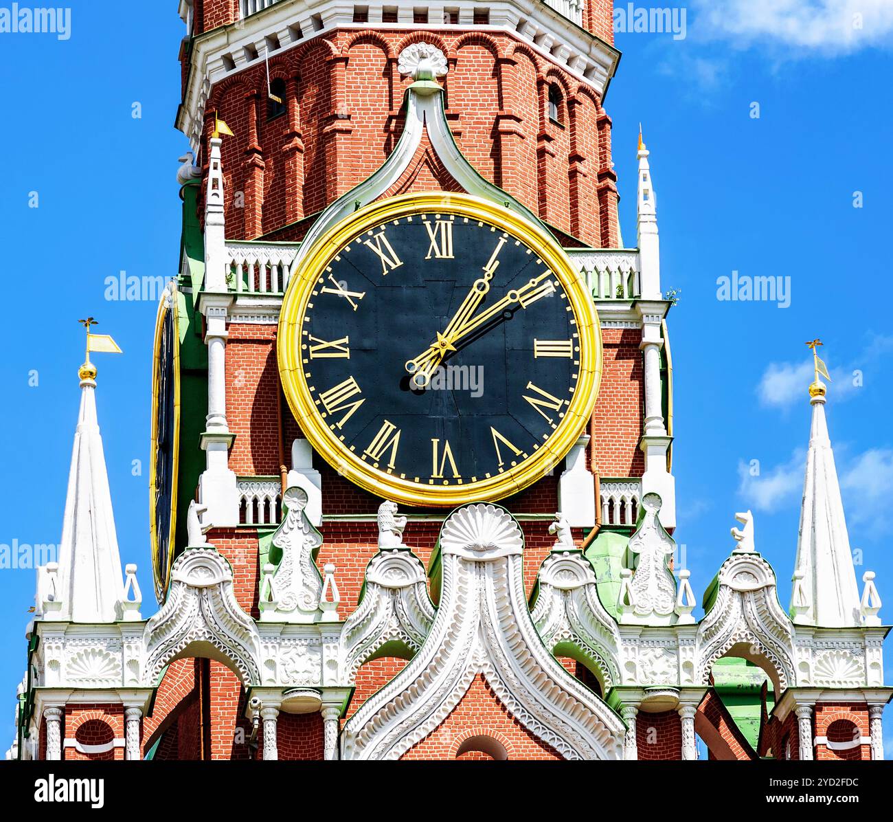 Kremlin chimes spasskaya tower moscow hi-res stock photography and ...