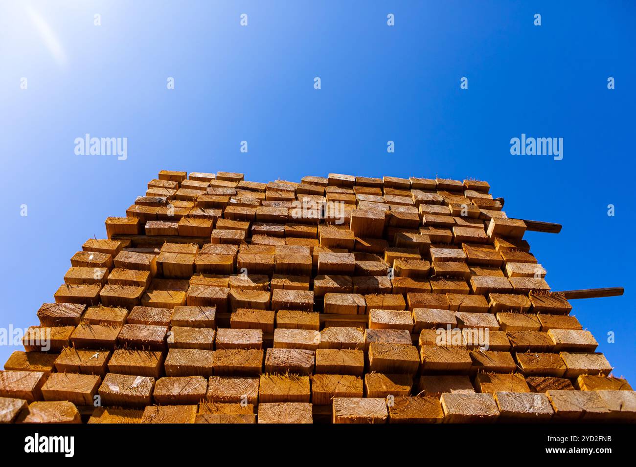 Wood beams stacked detail hi-res stock photography and images - Alamy