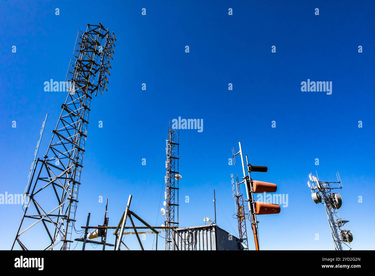 Basissendeempfaengerstationen hi-res stock photography and images - Alamy