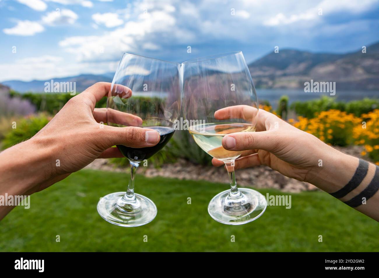 Cheering people vintage hi-res stock photography and images - Alamy