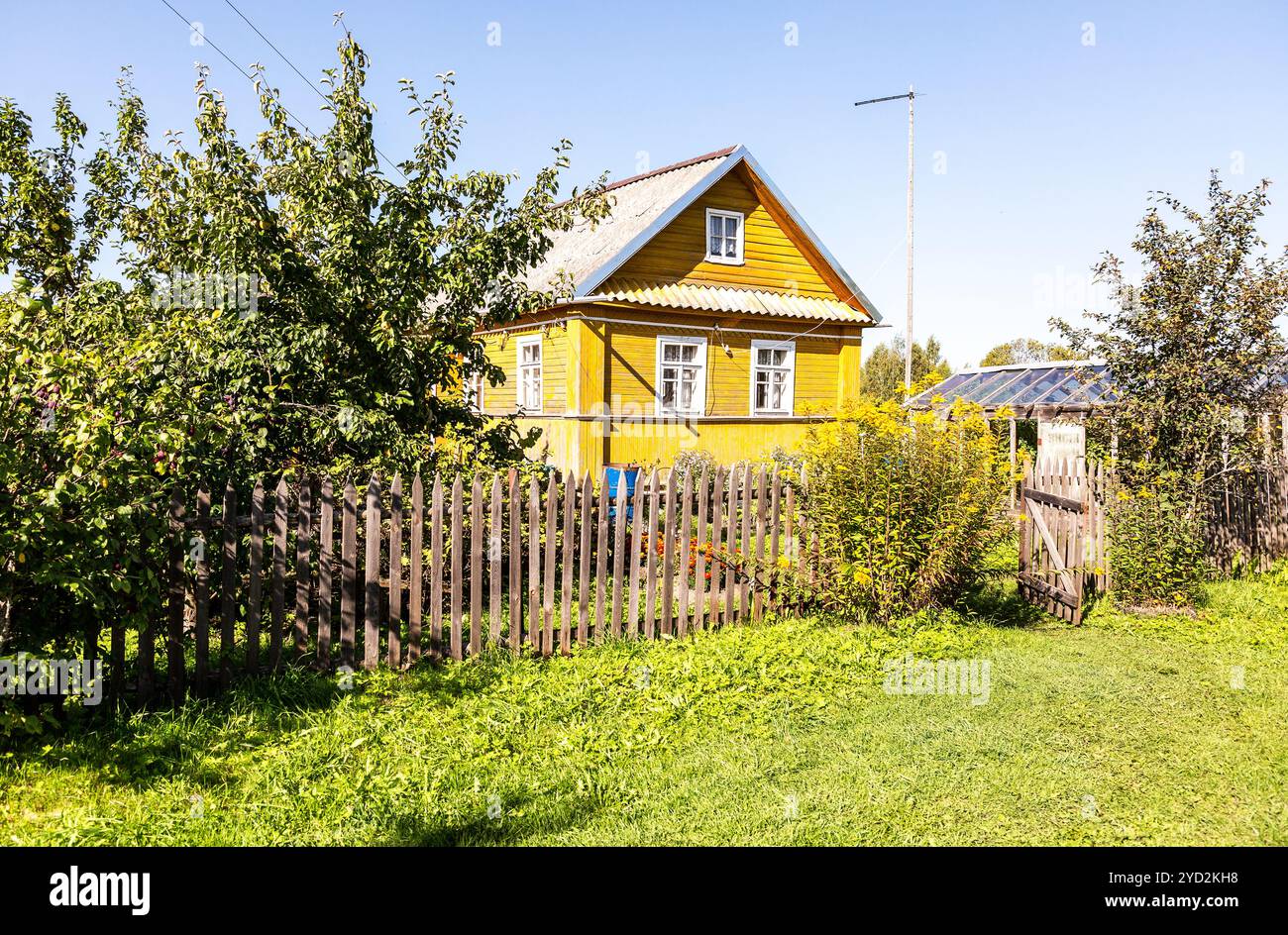 Russian village house hi-res stock photography and images - Alamy