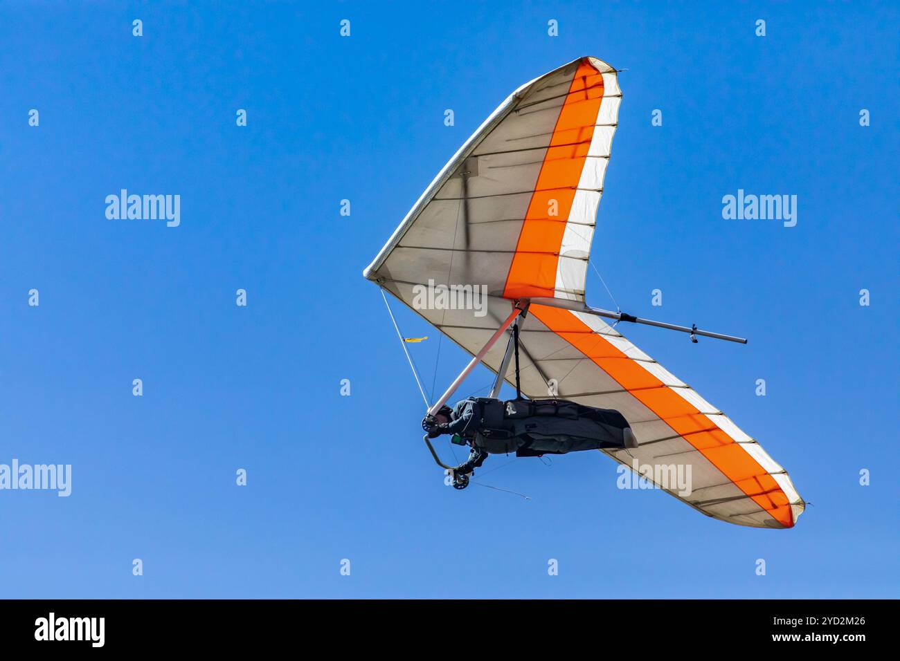 Hang glider flying over hi-res stock photography and images - Alamy