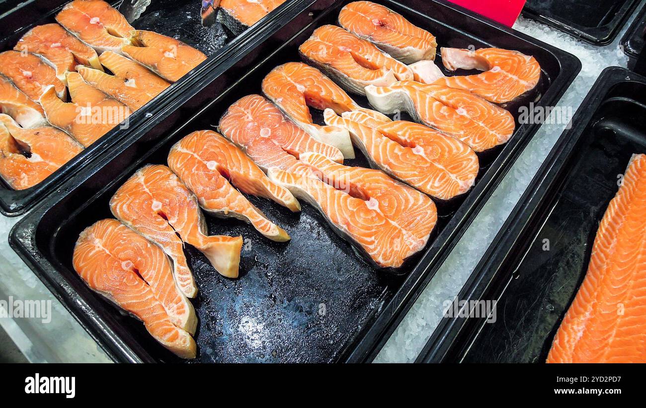 Supermarket fish counter hi-res stock photography and images - Alamy