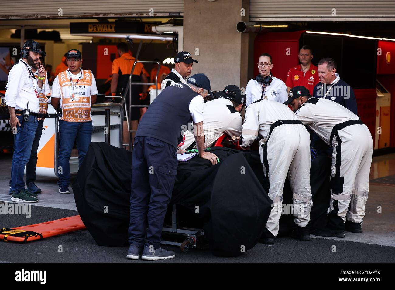 Marshal extraction test during the Formula 1 Gran Premio de la Ciudad ...