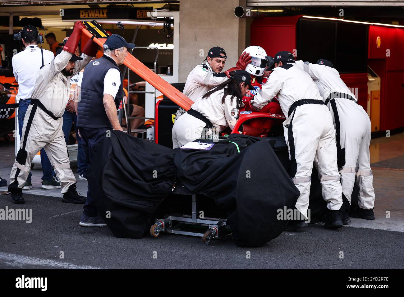 Marshal extraction test during the Formula 1 Gran Premio de la Ciudad ...