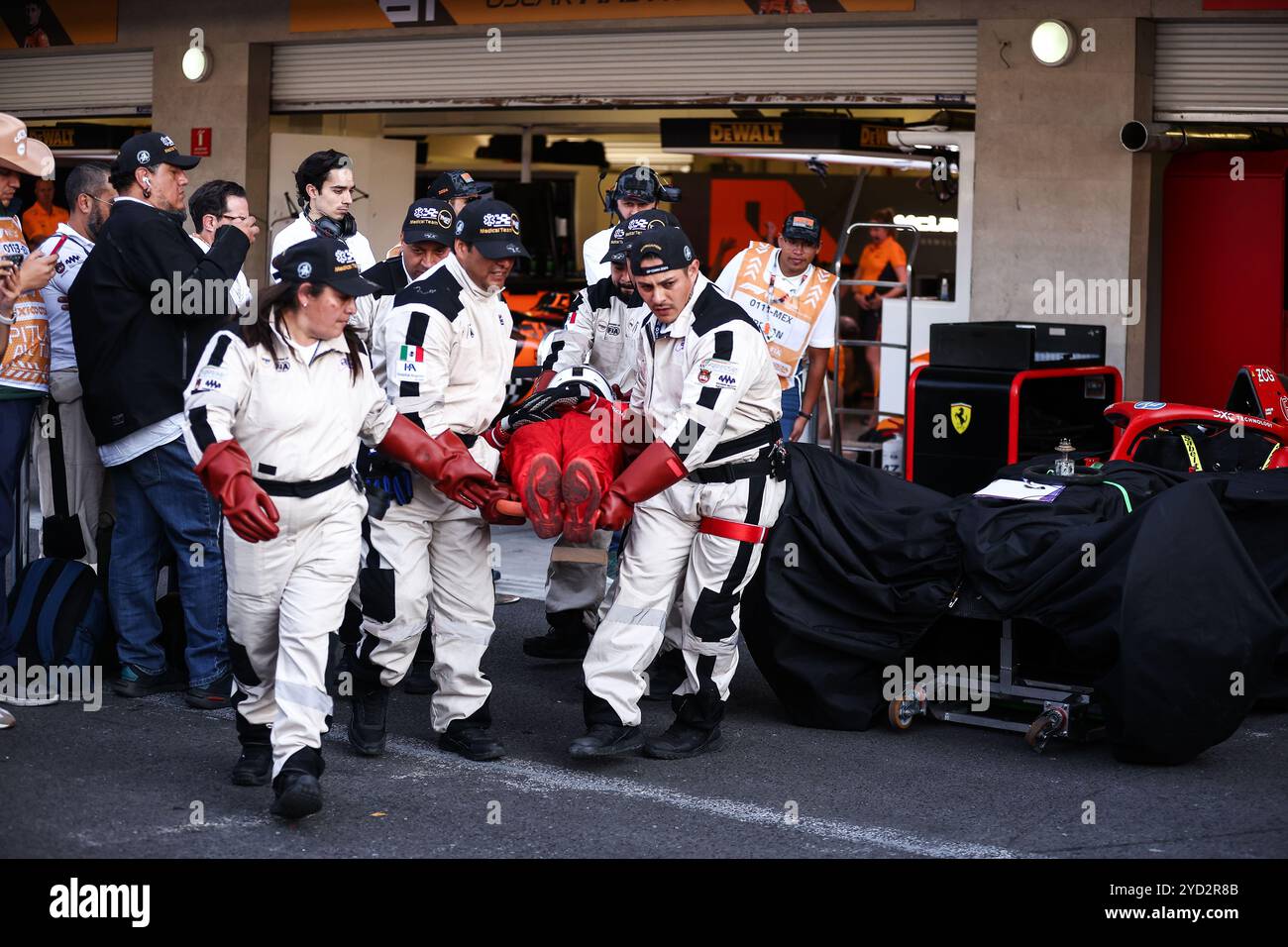 Marshal extraction test during the Formula 1 Gran Premio de la Ciudad ...