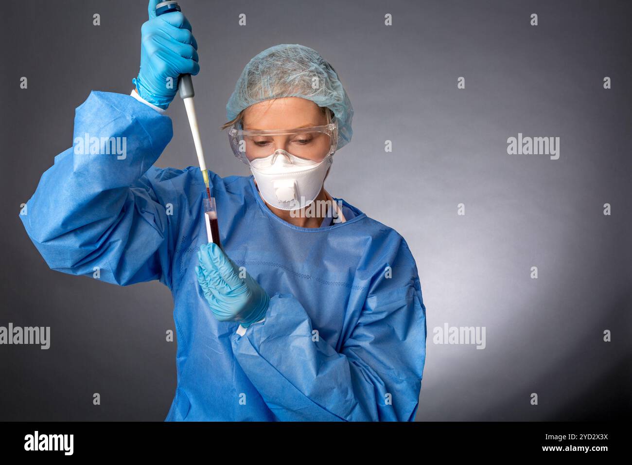Laboratory worker using pipette hi-res stock photography and images - Alamy