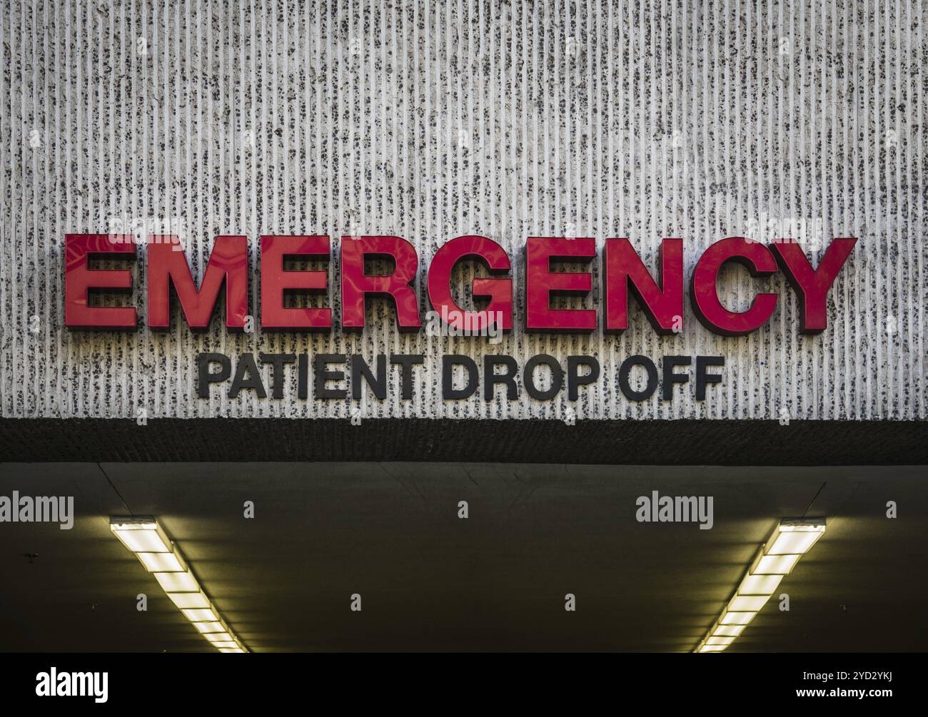 Hospital sign emergency drop off hi-res stock photography and images ...