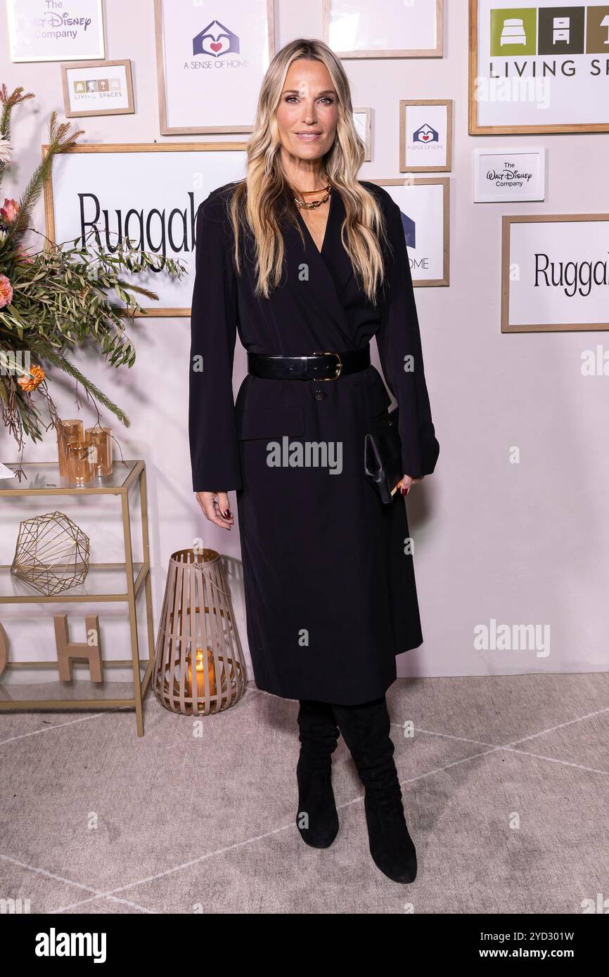 Molly Sims attends the arrivals of the 4th Annual “A Sense of Home Gala ...