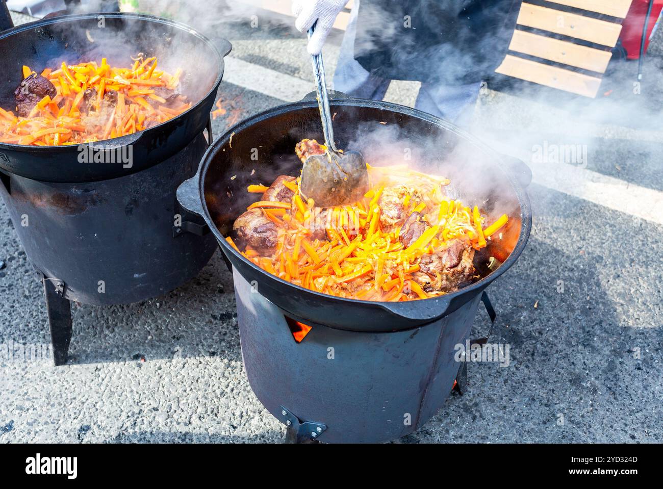 Outdoor cauldrons food hi-res stock photography and images - Alamy