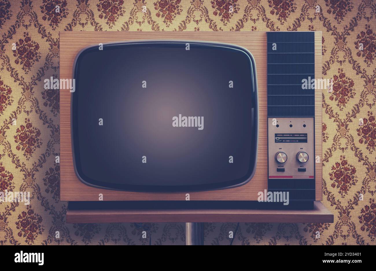 Retro TV In A Room With Ugly 1970s Vintage Wallpaper Stock Photo - Alamy