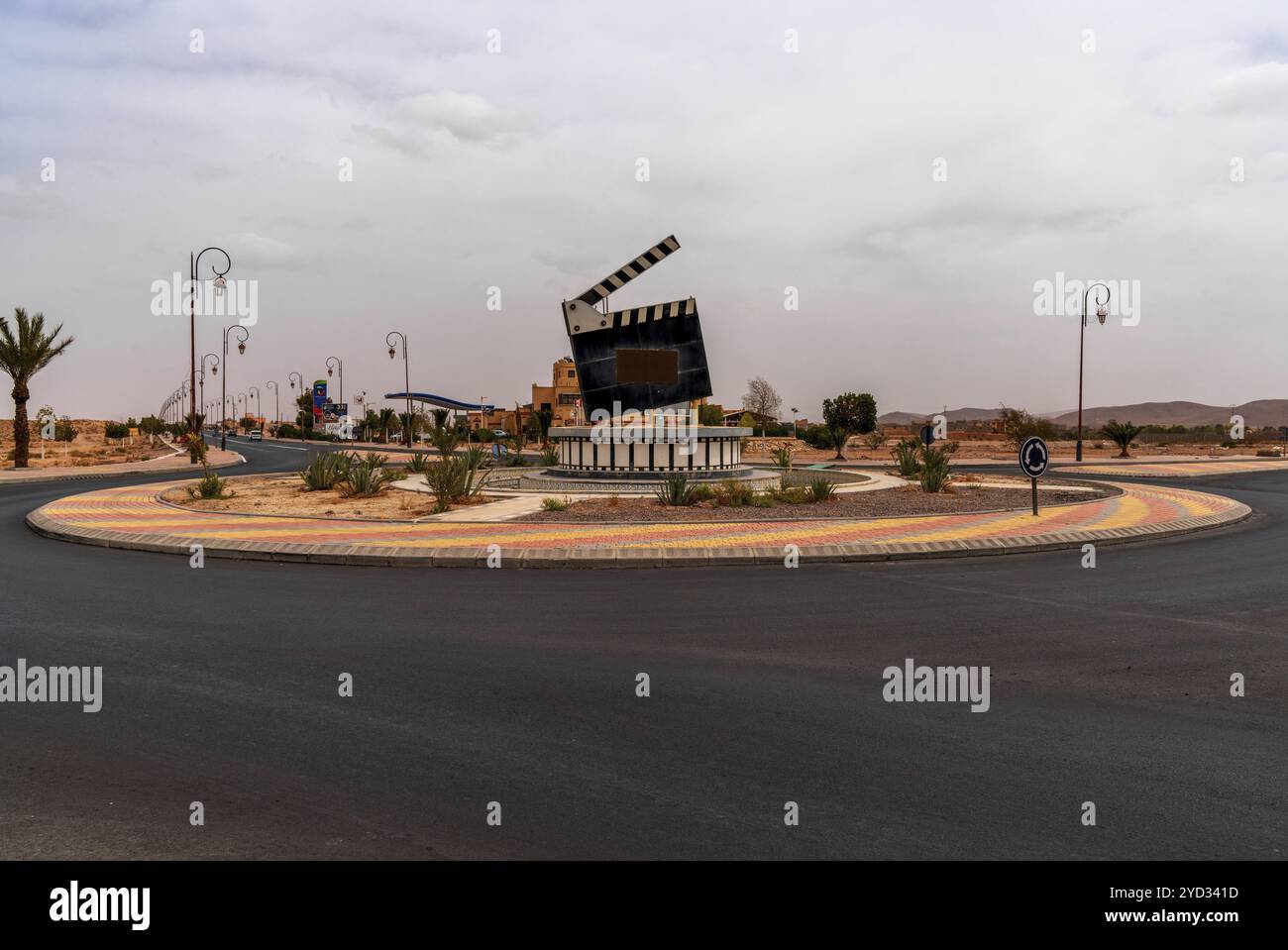 Huge roundabout in city centre hi-res stock photography and images - Alamy