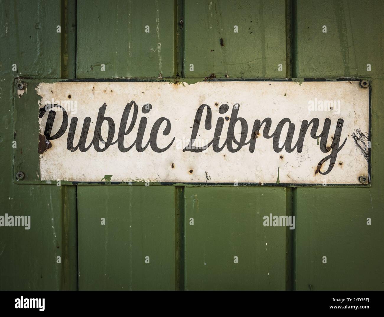 Public library sign hi-res stock photography and images - Alamy