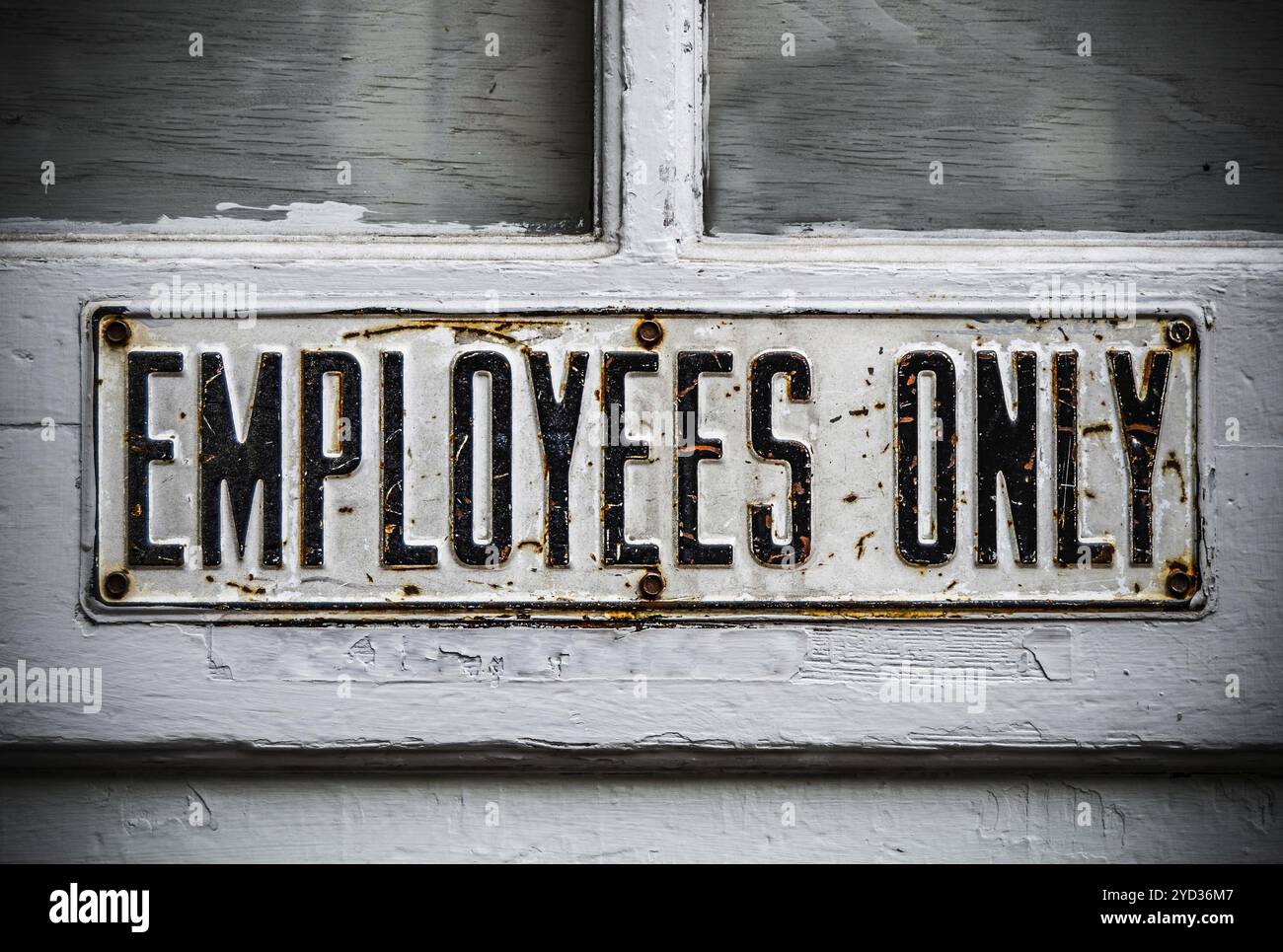 Employees only sign hi-res stock photography and images - Alamy