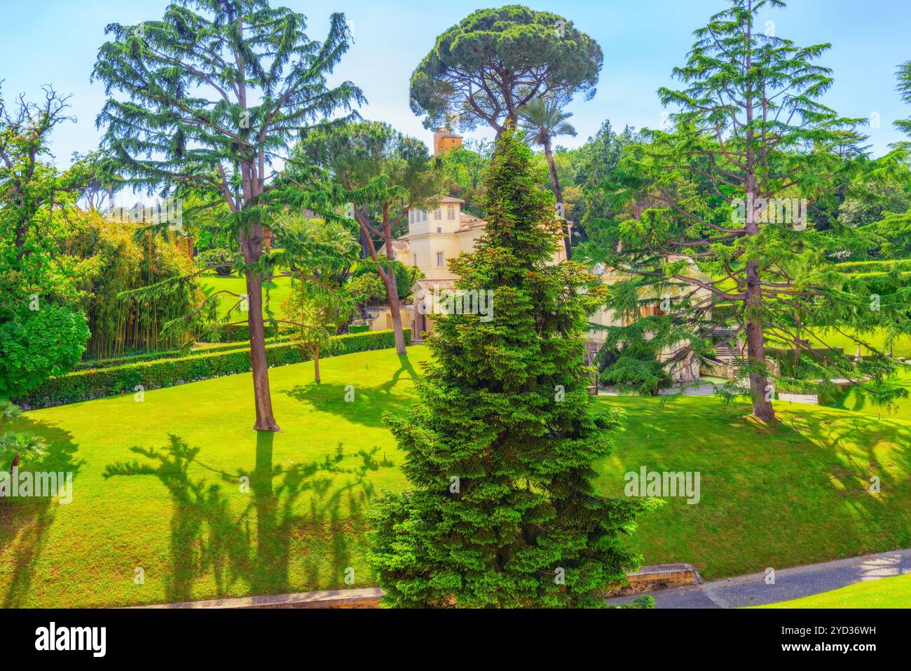 Enclosed gallery hi-res stock photography and images - Alamy