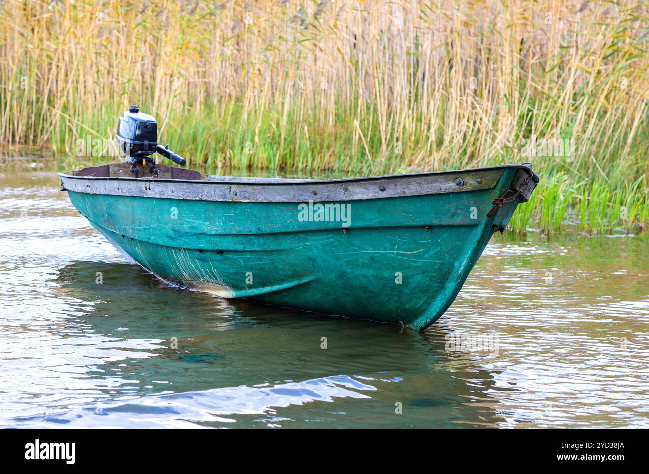 Motor boat moored lake shore hi-res stock photography and images - Alamy