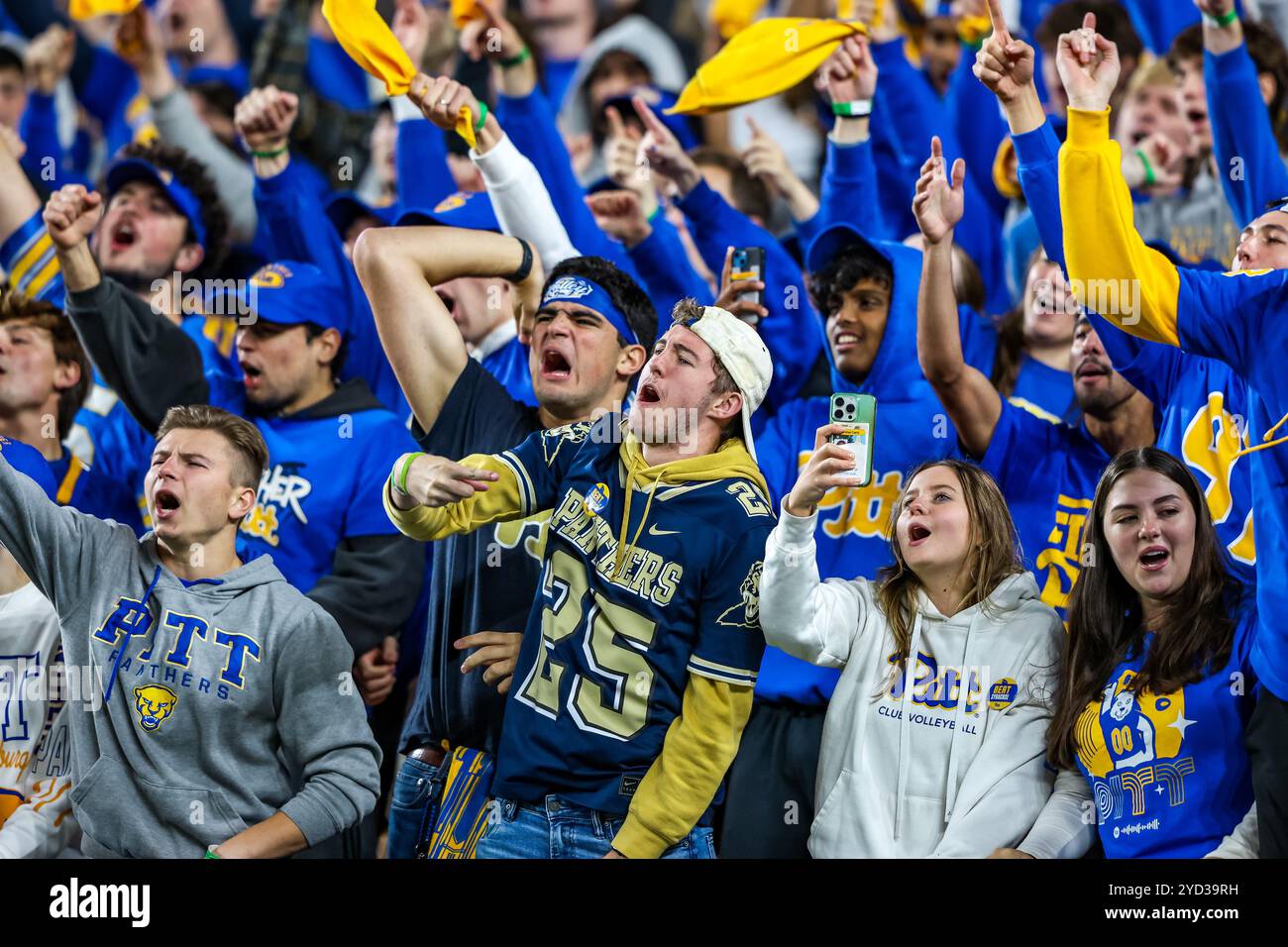 Pittsburgh, Pennsylvania, USA. 24th Oct, 2024. Pitt Panther fans cheer ...
