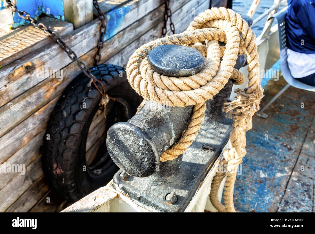 Mooring bollard with a fixed rope Stock Photo - Alamy