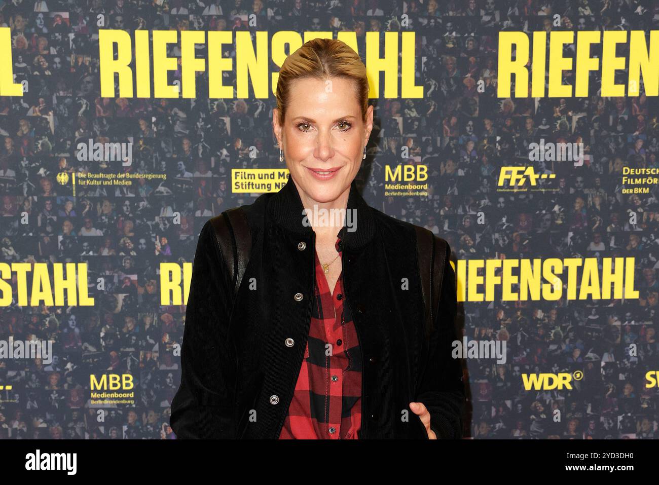 Anika Decker bei der Kino Premiere vom Dokumentarfilm „Riefenstahl“ am ...