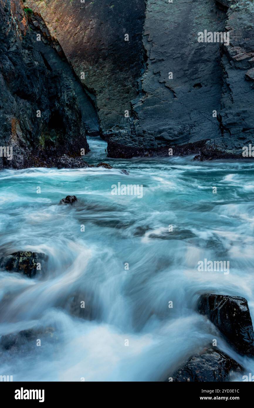 Tunnel ocean hi-res stock photography and images - Alamy
