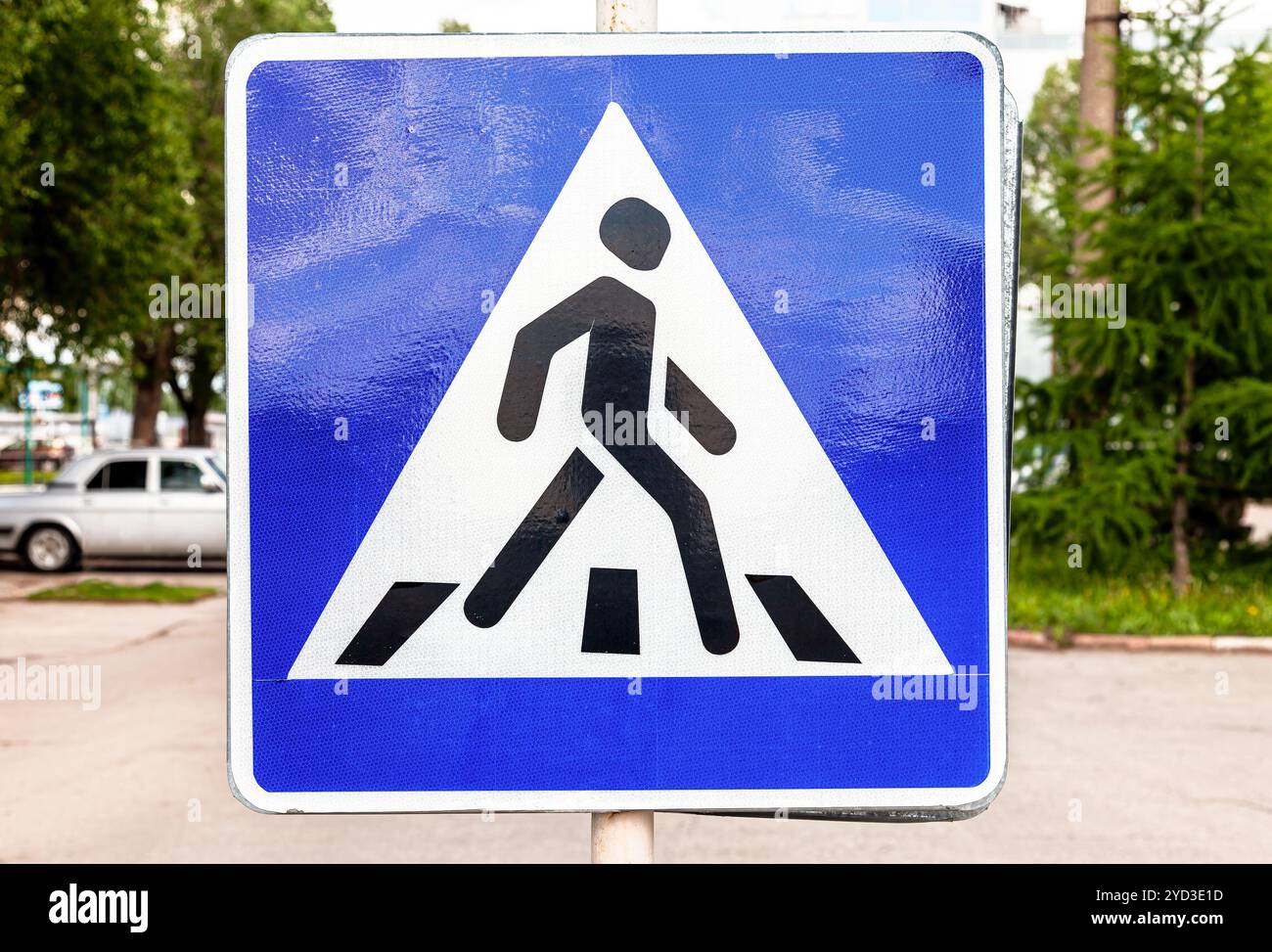 Pedestrian crossing warning traffic sign Stock Photo - Alamy