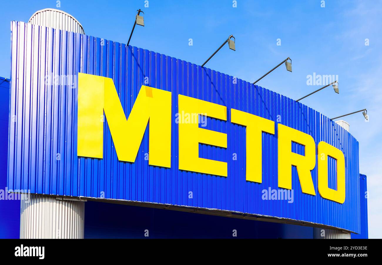 Metro logo hi-res stock photography and images - Alamy