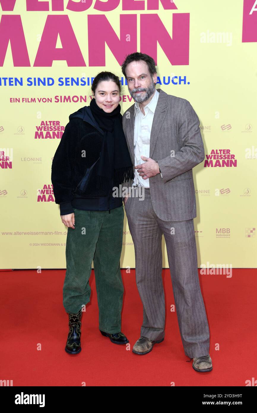 Hannah Schiller und Wanja Mues bei der Premiere ALTER WEISSER MANN im ...