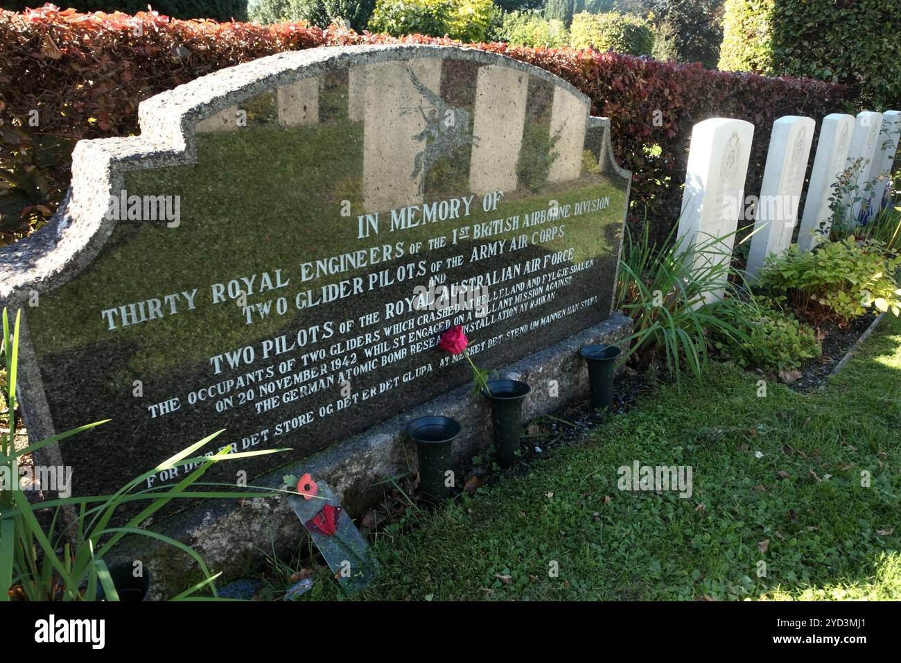 Memorial to Allied soldiers killed in WW2 Operation Freshman (1942), Eiganes gravlund cemetery ...