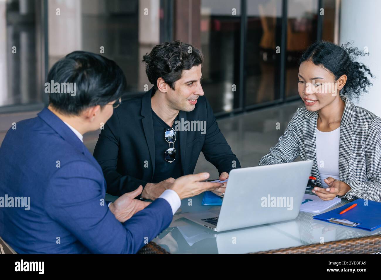 Present work hi-res stock photography and images - Alamy
