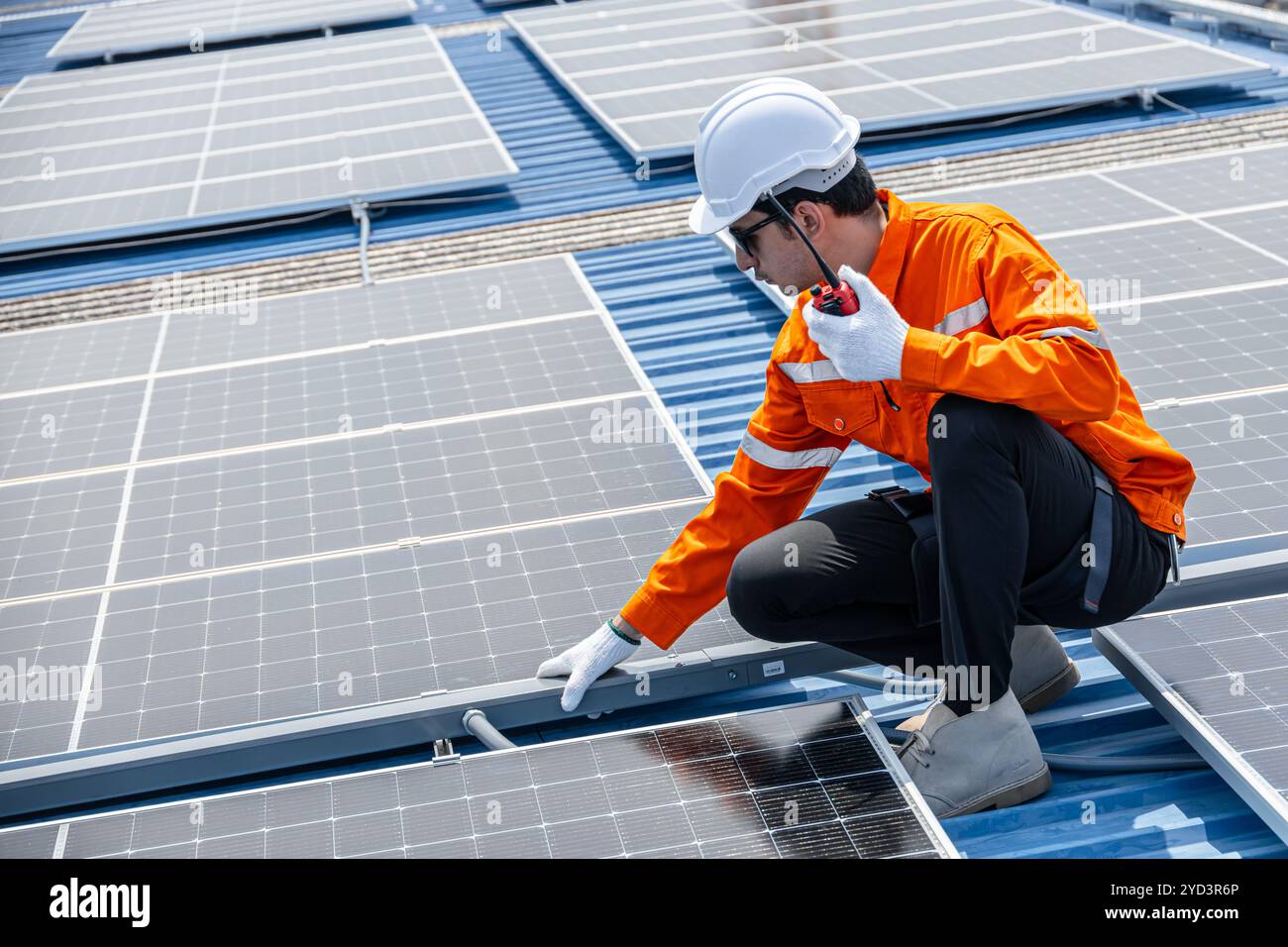 Installing roof hi-res stock photography and images - Alamy