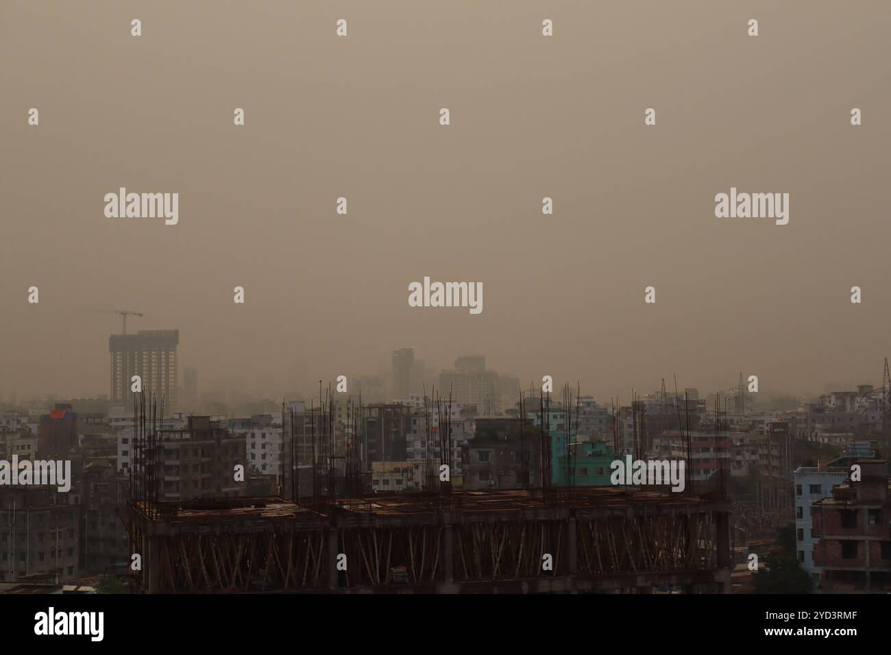 Flying through city skyline hi-res stock photography and images - Alamy