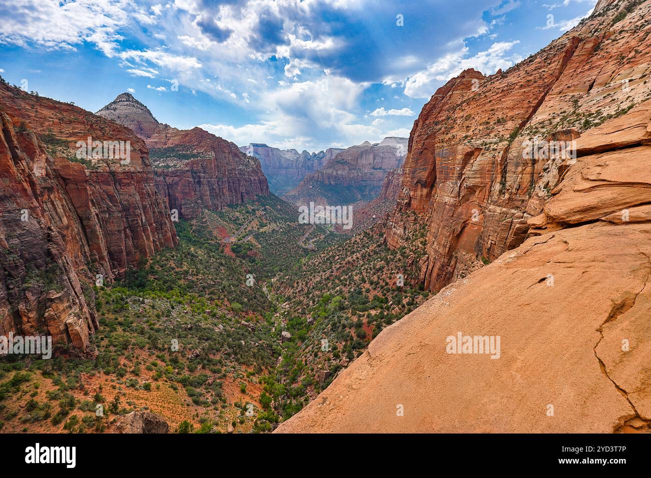 Mountain range from overlook hi-res stock photography and images - Alamy