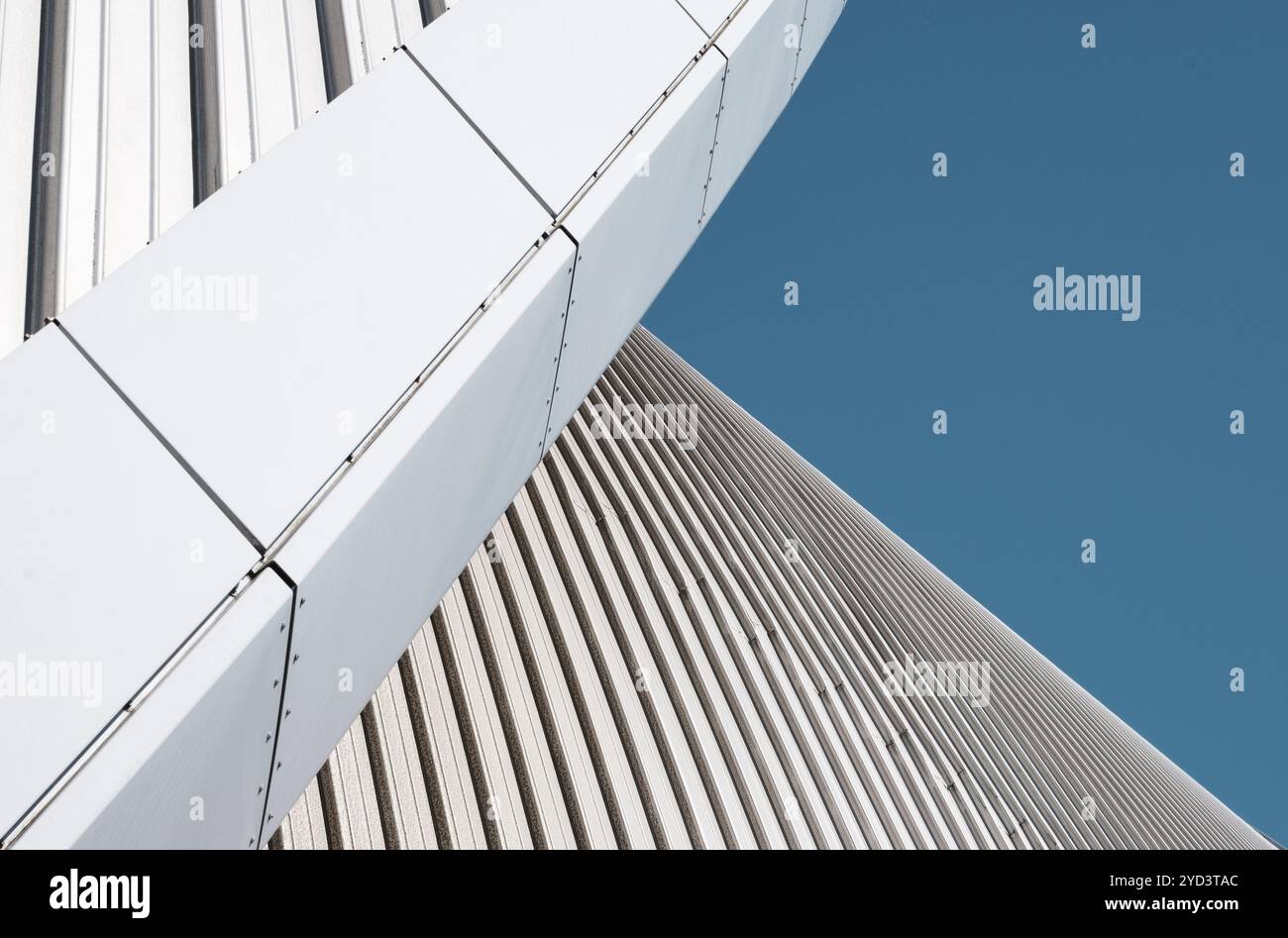 Minimalistic Contemporary Curved Building Stock Photo - Alamy