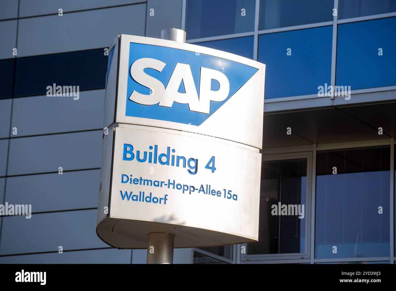 Nahaufnahme vom SAP-Logo an der Firmenzentrale in Walldorf, Deutschland ...