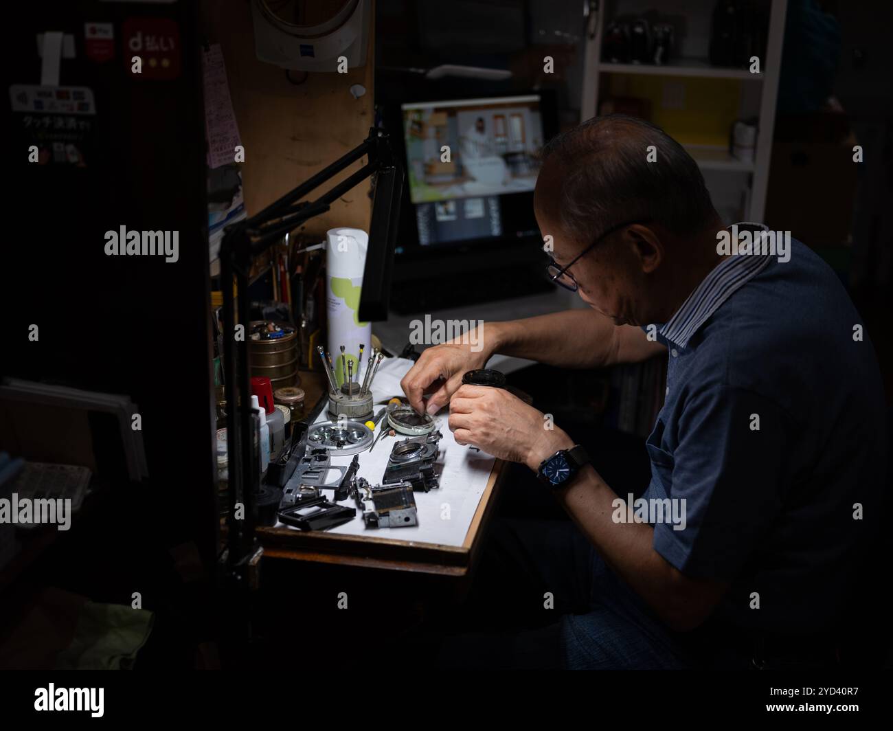 Working tokyo hi-res stock photography and images - Alamy