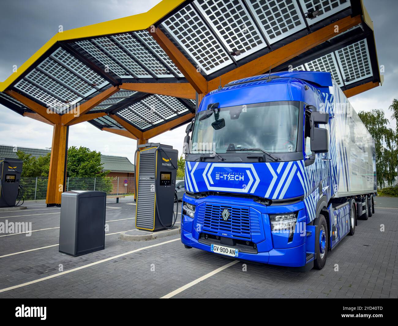 Hermsdorf, Germany. 02nd July, 2024. Electric Truck at a Fastned power ...
