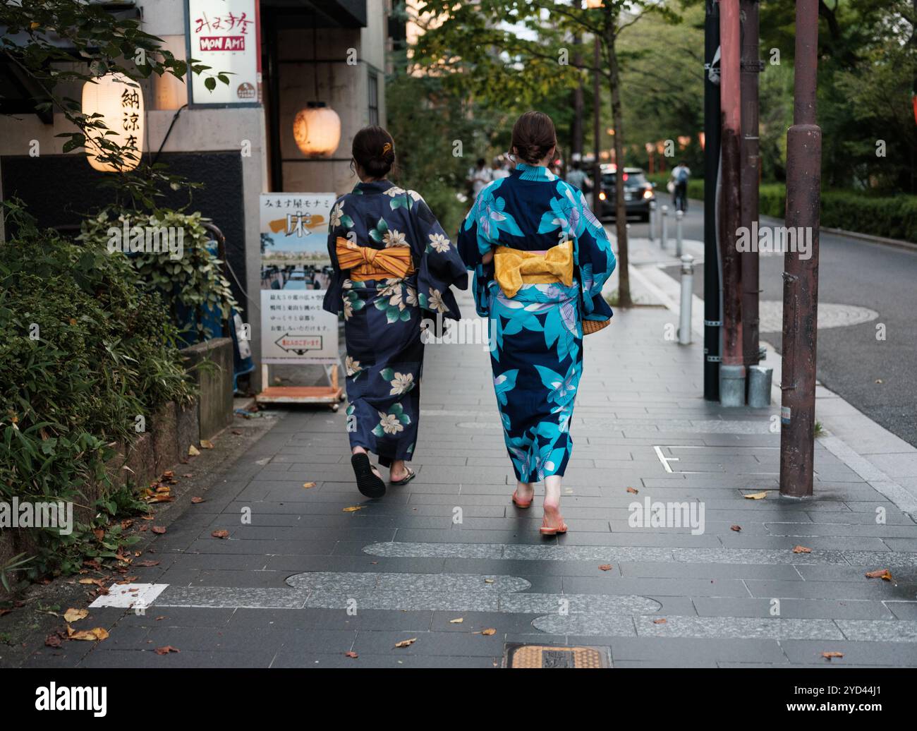 Visitors in traditional japanese hi-res stock photography and images ...
