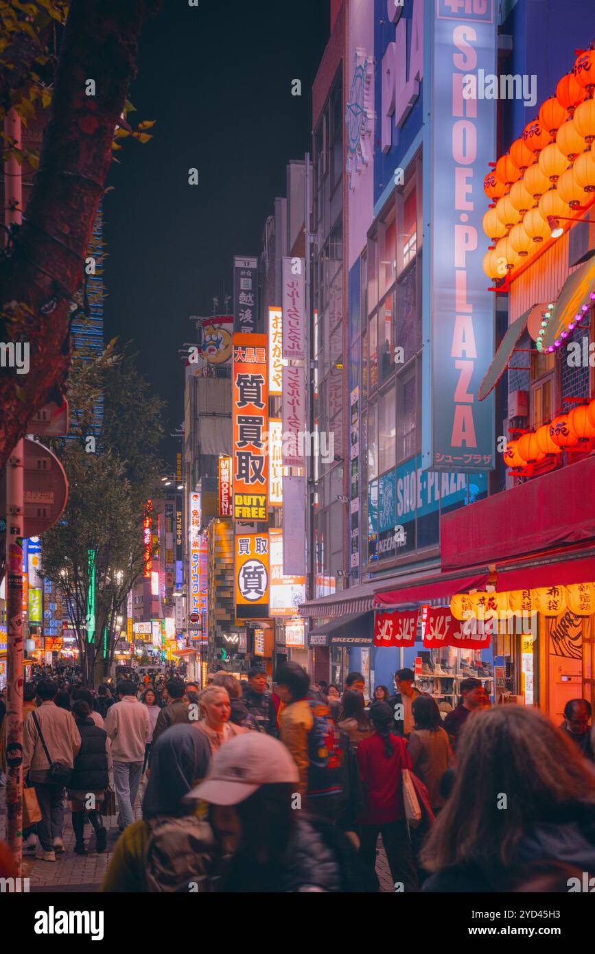 Urban Life in the Heart of Tokyo Stock Photo - Alamy