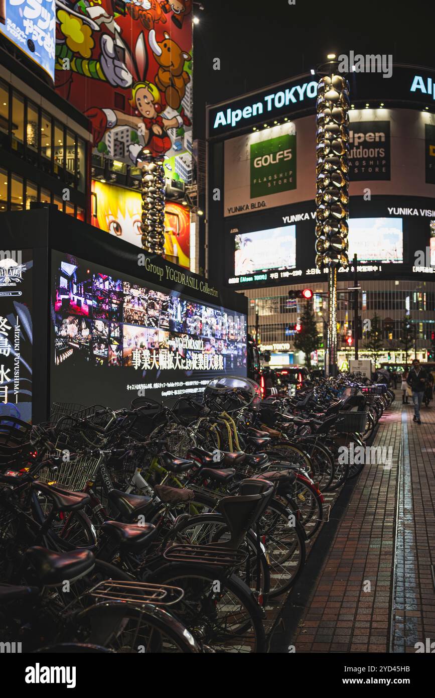 Urban Life in the Heart of Tokyo Stock Photo - Alamy